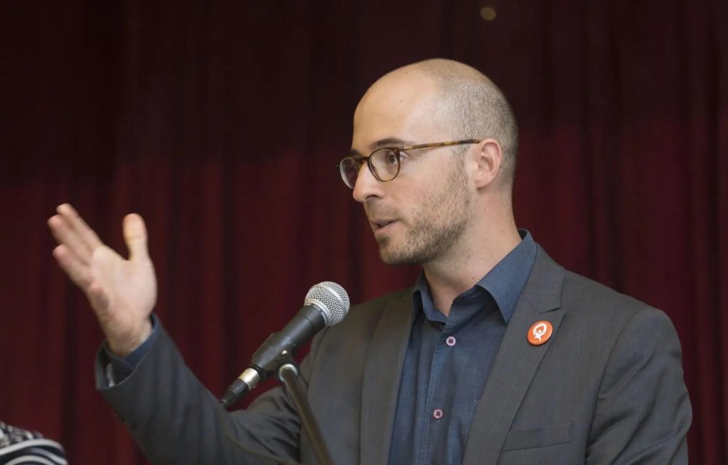 Sol Zanetti se bat pour la reconnaissance du deuil des deux parents ...